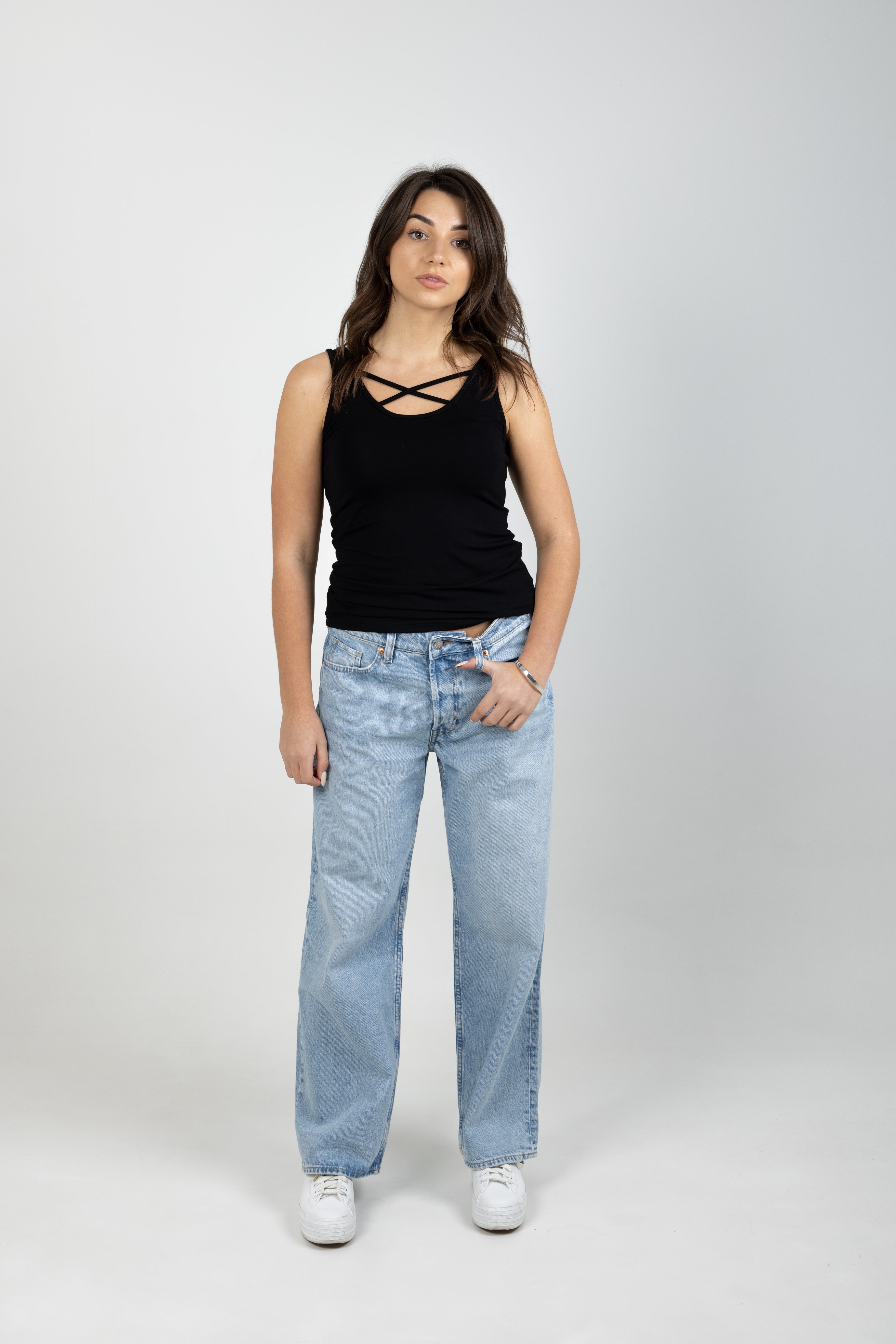 ARIANA TANK BLACK – Blank Space