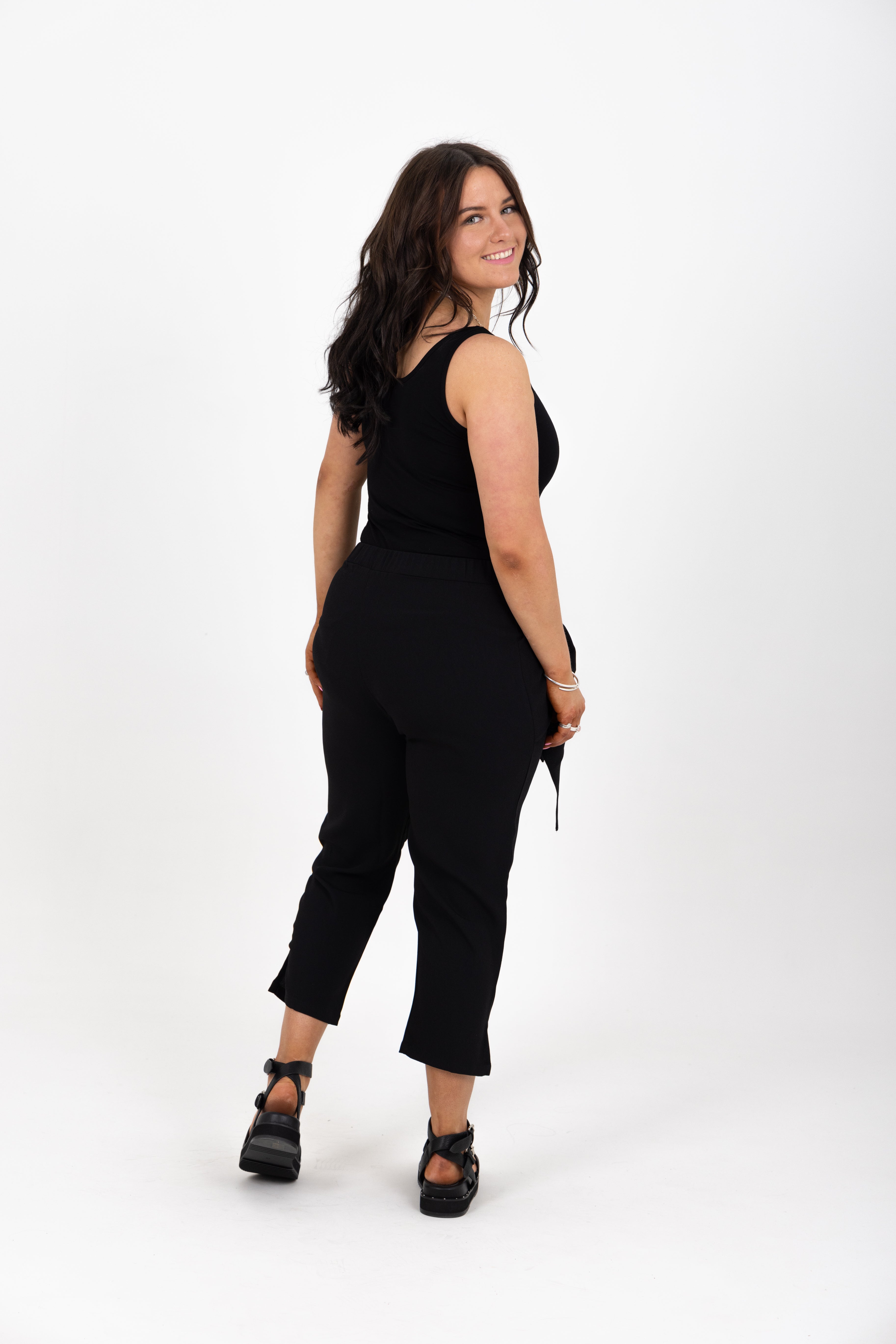 ARIANA TANK BLACK – BLANK SPACE.